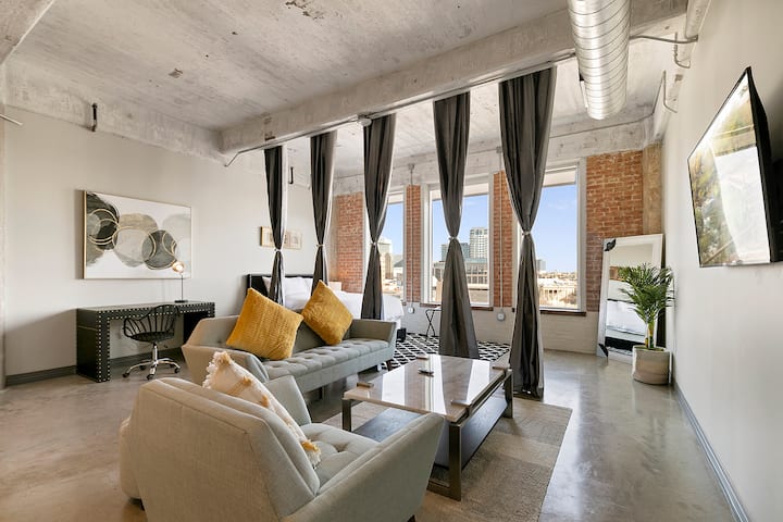 Downtown Loft Near Convention Ctr - Texas