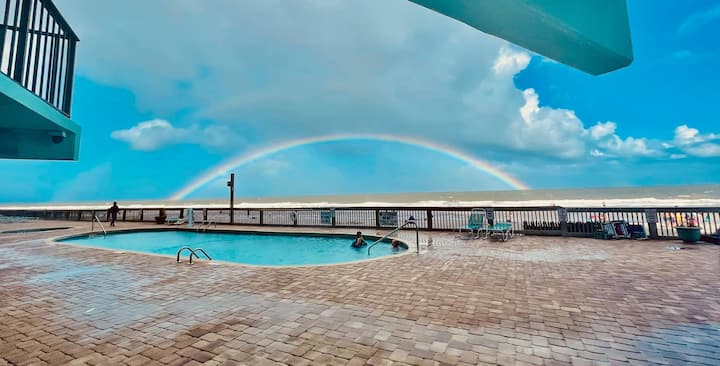 Incredible Oceanfront View Condo W/private Balcony - Garden City, SC