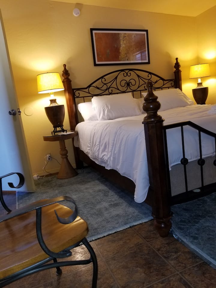 Restful & Relaxing 2-bedroom Casa - Fast Internet - Tucson, AZ