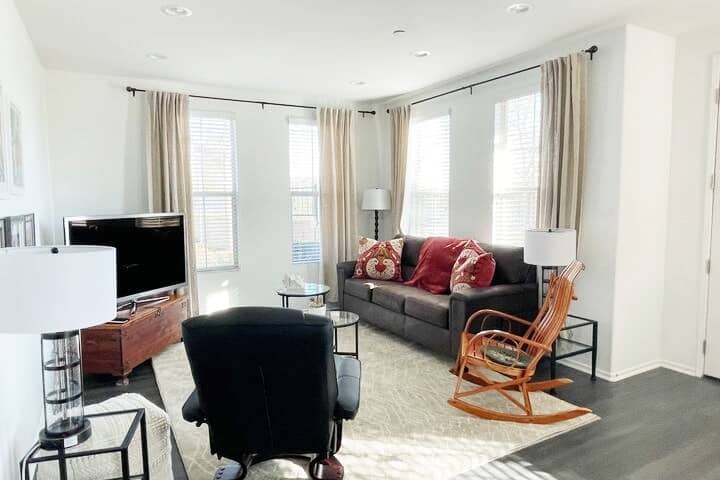 Gorgeous 3 Bedroom Townhouse With Pool - San Diego, CA