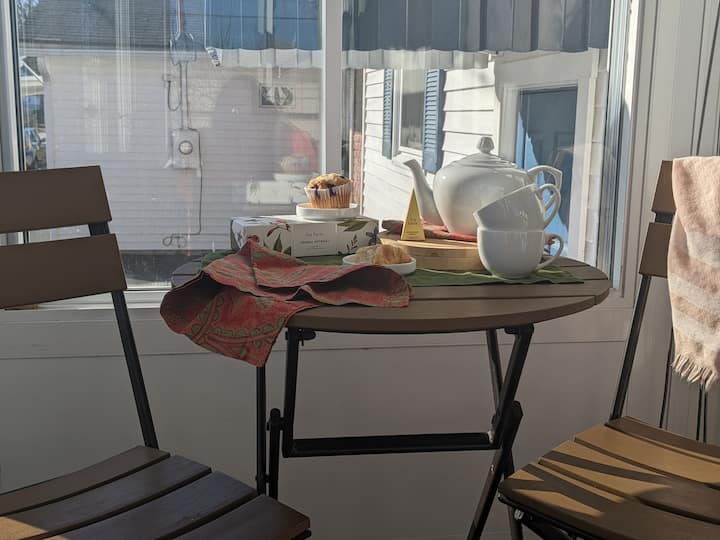 Work & Play Nh: Warm & Spacious Private Home - Londonderry, NH