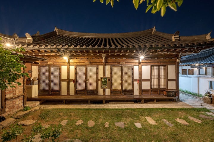The Whole Hanok In The Center Of Hanok Village - Jeonju-si