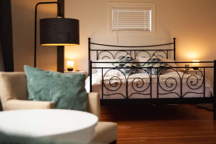 Boutique Farmhouse Suite, Central Location *Ac* - Cultus Lake