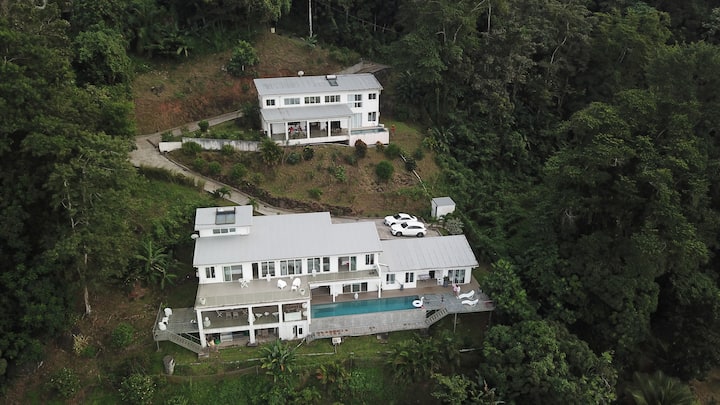 Villa Piscine Vue Exceptionelle
Altitude 350 M - Les Anses-d'Arlet