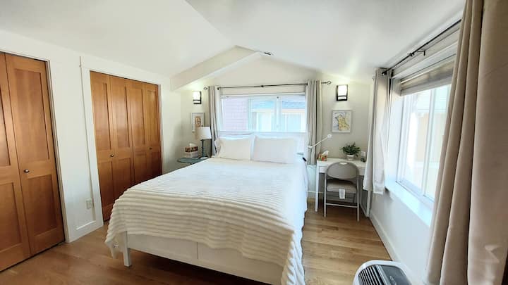 Seascape Suite On Alki Beach - Seattle, WA