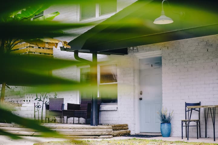 Pet Friendly Park Circle Apt-walk To Riverfront - North Charleston, SC