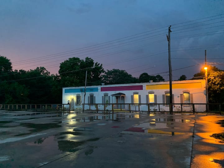 The 12 Socks Inn - Red Room - Griffin, GA