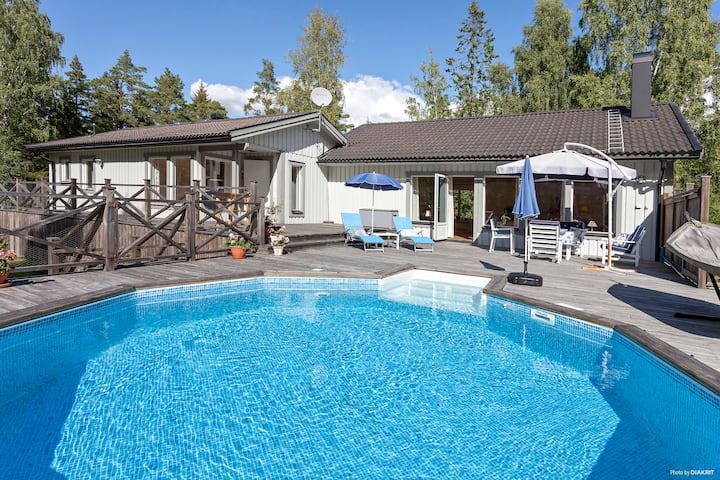 Lovely Three Bedroom Villa With Pool & Fire Place - Gustavsberg