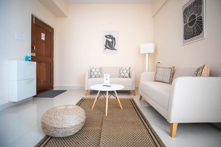 Birch Haus - Stylish 2bhk With Private Balcony - Hyderabad