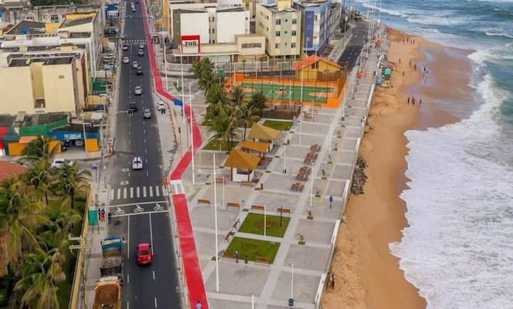 Espaçoso Quarto/sala A 5 Minutos Da Praia. - Salvador