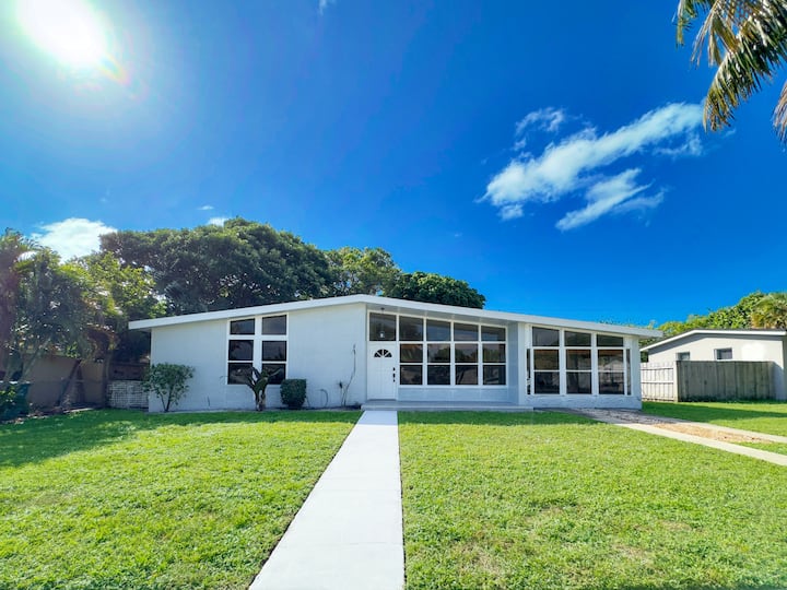 Tropical Paradise, Lots Of Space, Close To Beach!! - Boynton Beach, FL