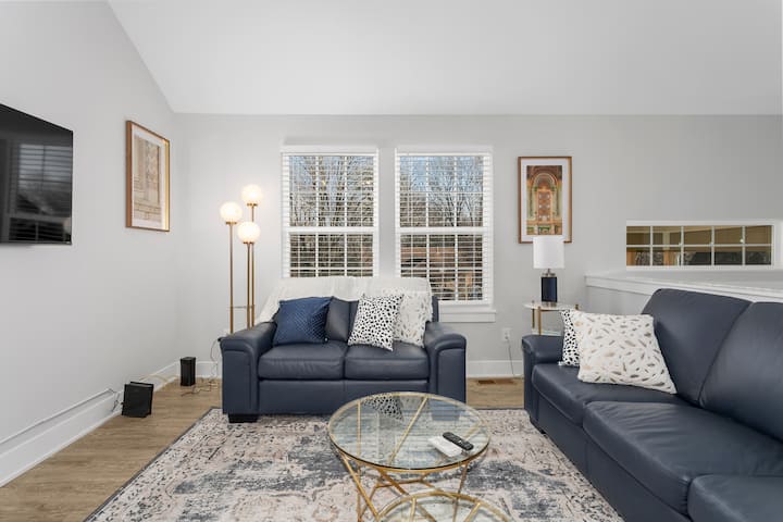 Great For Groups_sleeps 8_king Beds|worlds Of Fun - Kansas City, MO