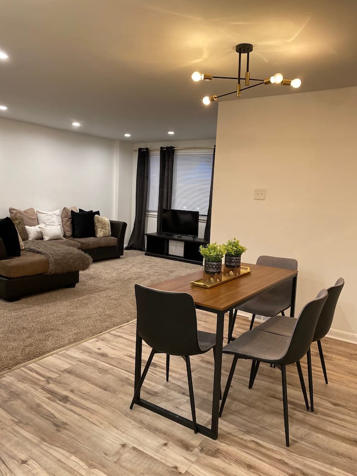 New Lower Rates! Cozy & Mod At Its Best! - Villanova, PA