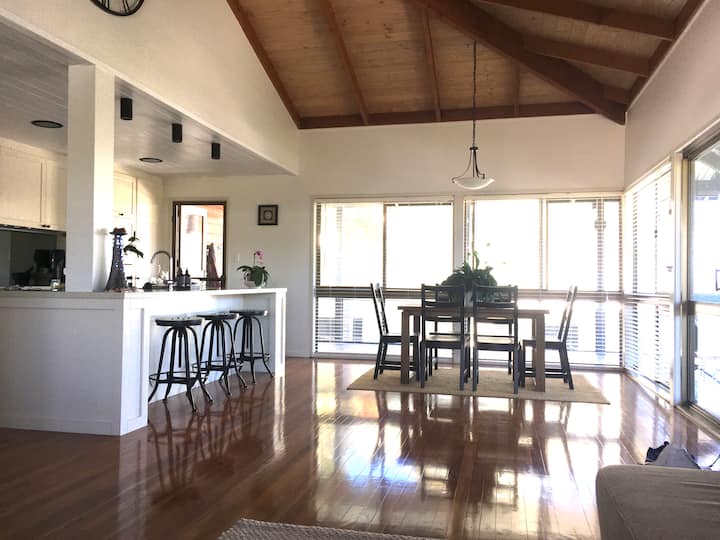 Bright And Breezy 2 Bedroom Beach House. - Coolum Beach