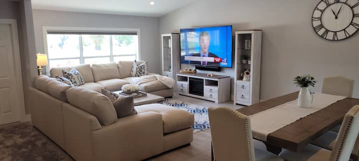 Remodeled 4 Br 3 Full Bath Sunshine Getaway - Bonita Springs