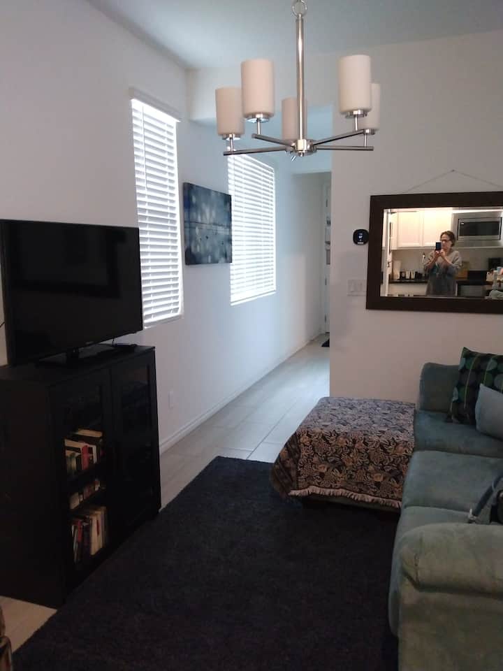 Single Apt, Queen Bed, Kitchenette No Resort Fees - North Las Vegas, NV