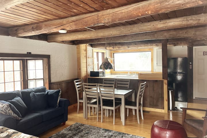 New! Remodeled Barn. Min From Lake, Ski, Hot Tub - Molly Stark State Park, Wilmington