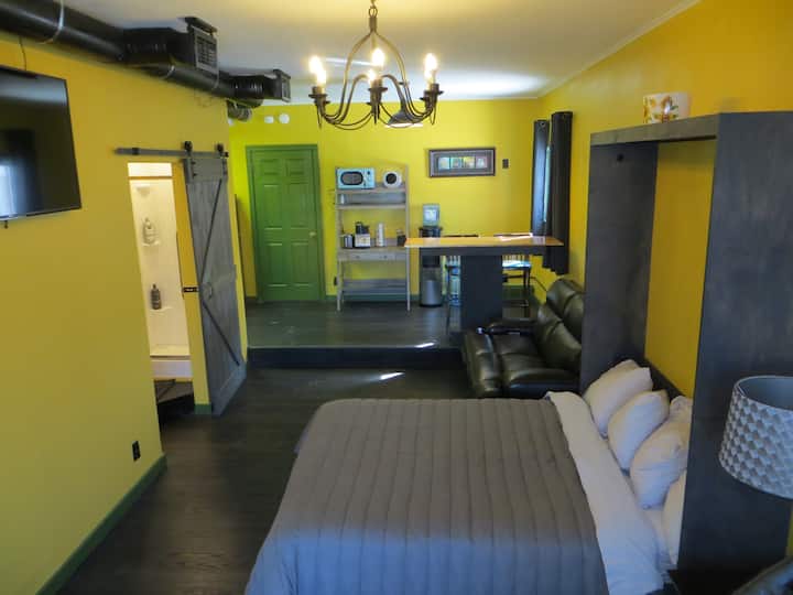 Sunflower Corner
Studio Apt With Kitchen & Bath - Syracuse, NY
