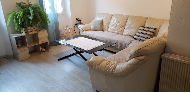 Appartement De 75m2 - Grande Chambre Centre Ville - La Londe-les-Maures