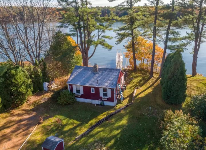 Cozy Waterfront Cottage - Harpswell, ME