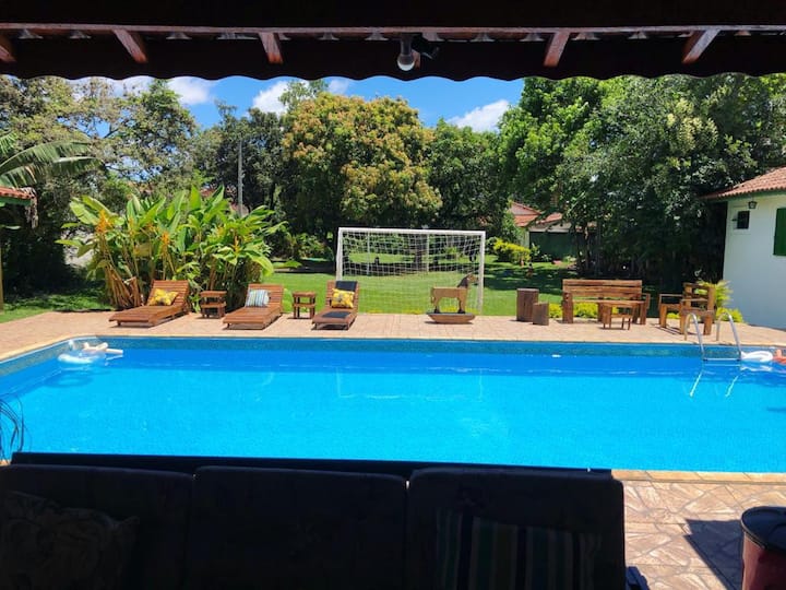 Temporada - Piscina Grande E Campo De Futebol - Atibaia