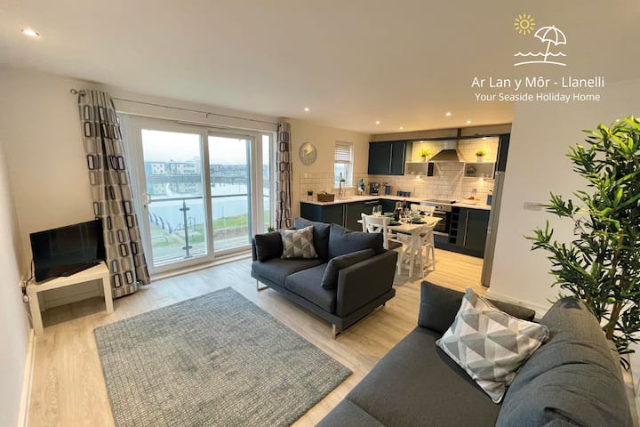 Stunning  2 Bed Coastal Apartment - Llanelli