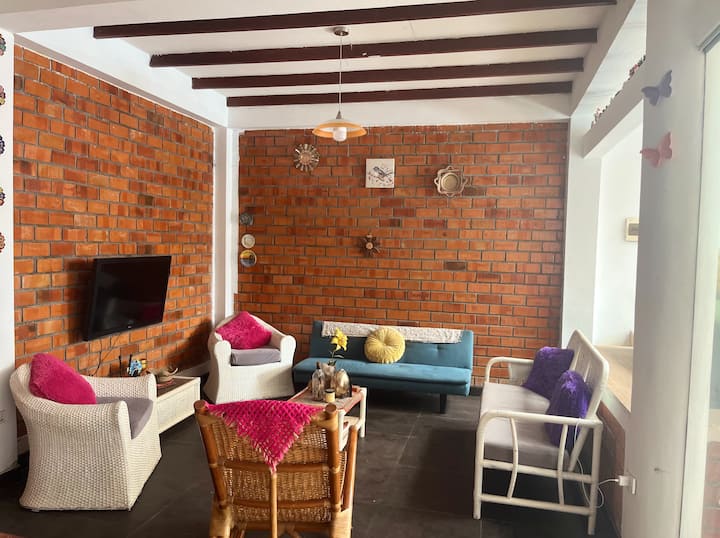 Casa: 2 Cuartos, Aire Acondicionado Y Cochera - Pucallpa