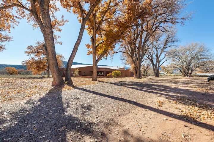 "Casa Noor" Located On The Rio Chama - Abiquiu, NM
