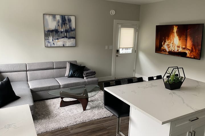 Quiet Bright Luxurious &  Private Modern Suite A/c - Langford