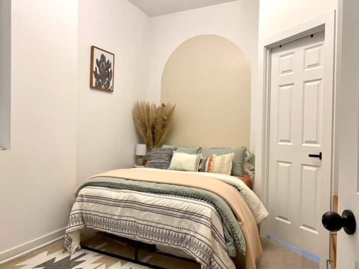 Live Local Private Sanctuary; 1 Br/wfh/pvt Entr. - Chicago, IL