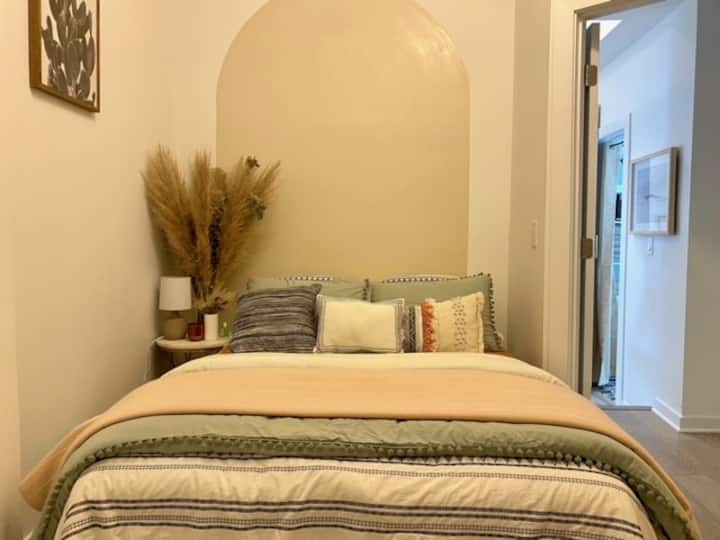 Live Local Private Sanctuary; 1 Br/wfh/pvt Entr. - Chicago, IL