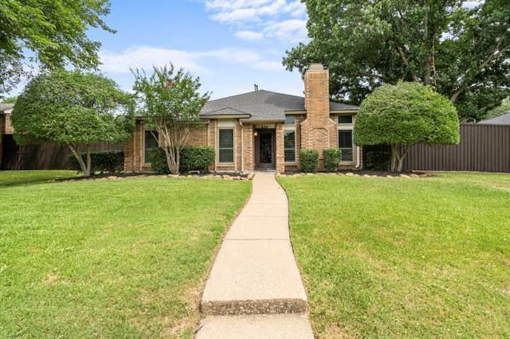 Cozy 4 Br Home With A Private Backyard And Pool - Grapevine, TX