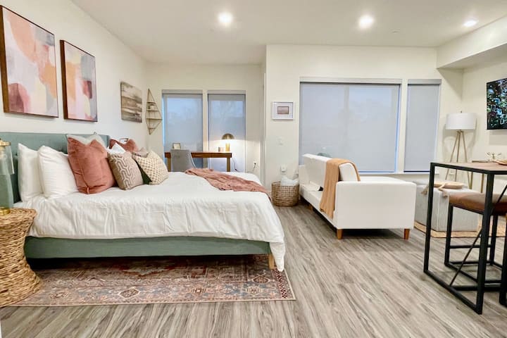 Downtown Gem, Dogs Stay Free* - Walnut Creek, CA