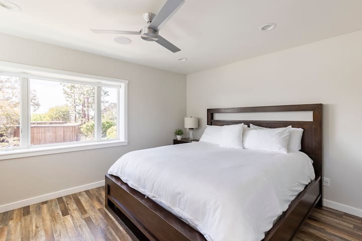 Private King Suite Near Beach & Kate Sessions Park - San Diego, CA