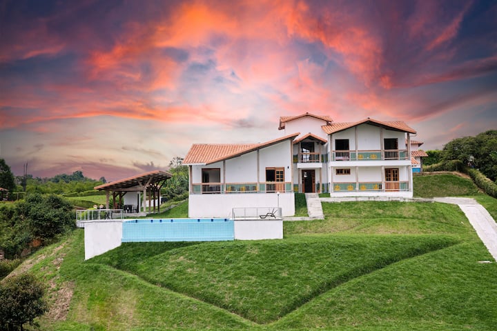 Hermosa Casa Campestre Carolina Del Príncipe - Montenegro