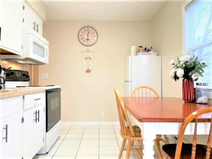 Pontiac - Secluded Backyard, Pet Friendly - New Haven, IN