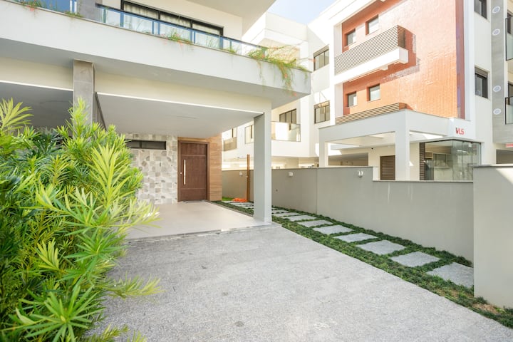 Casa Maravilhosa Com Piscina E Climatizada. - Governador Celso Ramos