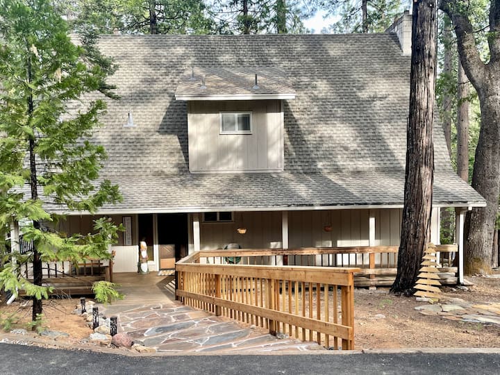 Bright, Cheerful Cabin In Blue Lake Springs - Arnold, CA