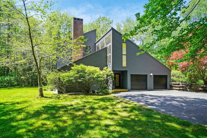 Luxury Mid Century Modern Home - Long Island, ME