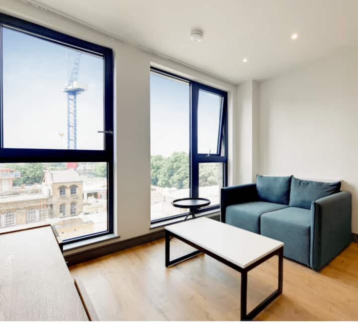Lovely 2 Bedroom Apartment With Free Parking, Gym - Dartford