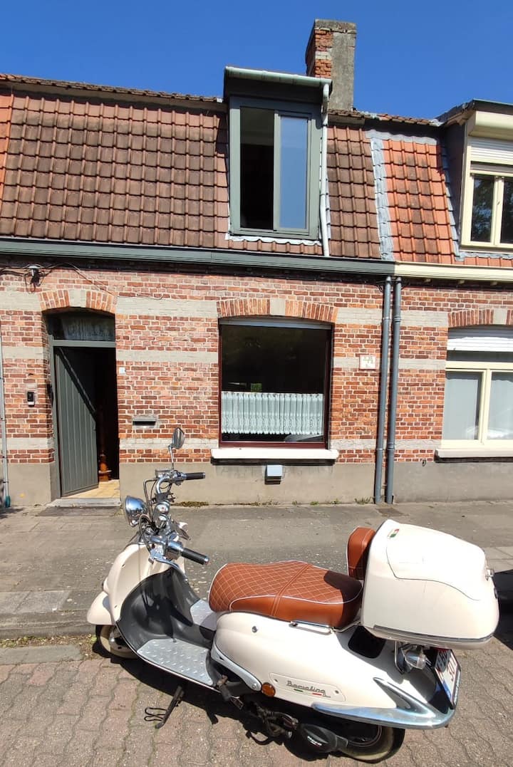 Charming Holiday Home With Garden, Great Location - Bruges