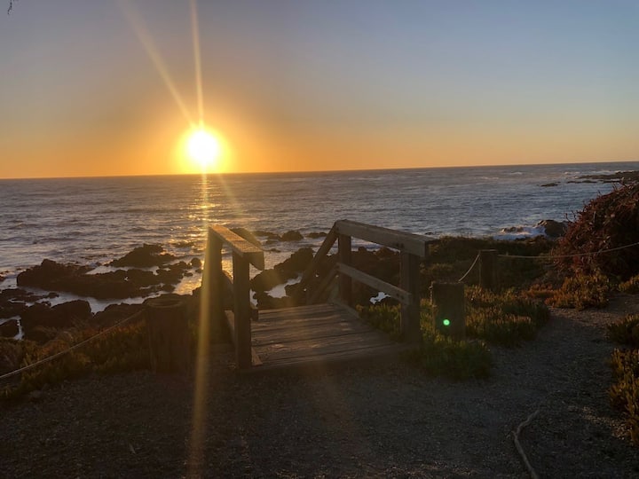 Pines By The Sea Charm & Tranquil 2 King & 1 Queen - Cambria, CA
