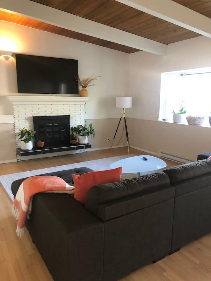 Cheerful 2 Bedroom Home In Old Glenmore - Kelowna