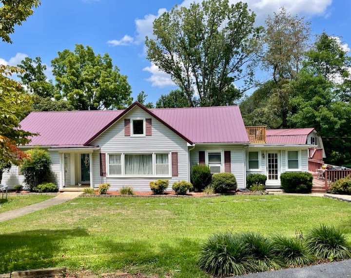 The Leisure Loft,  2 Bd Remodeled Near Downtown Jc - Johnson City, TN