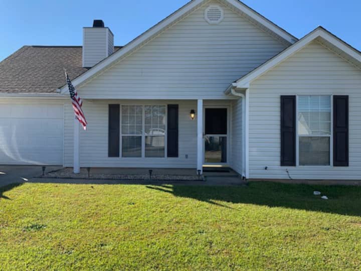 Cheerful 3-bedroom Residential - Warner Robins, GA