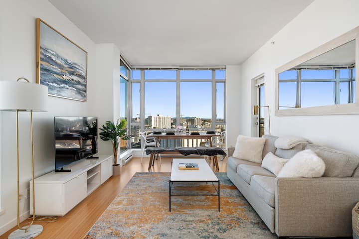 2br Luxury Penthouse Near Empress Hotel W/ Parking - Victoria