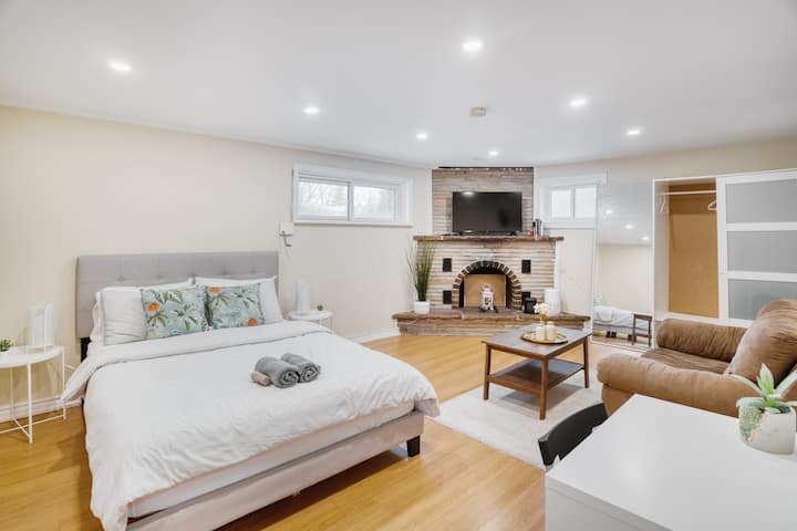 Serene Basement Getaway:quiet And Comfortable Room - Vaughan