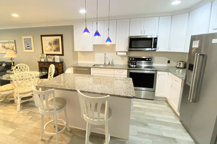 Bay Views Pet Friendly 2br Condo W/ Amenities - Dewey Beach, DE