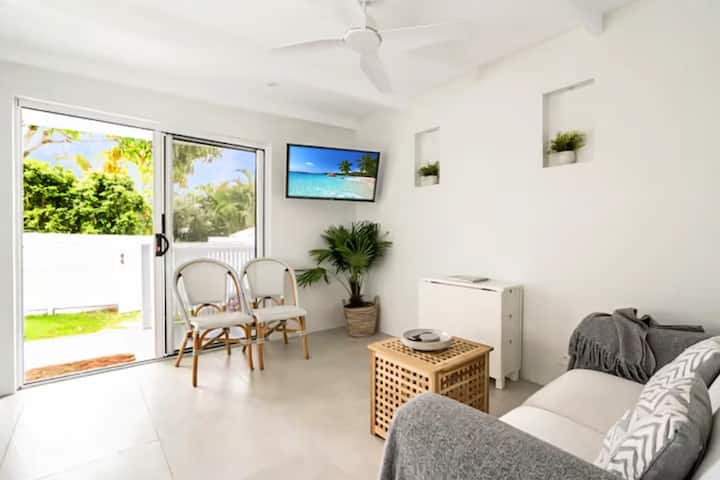 A Stunning Private Unit - Stroll To Moffat & Kings - Caloundra