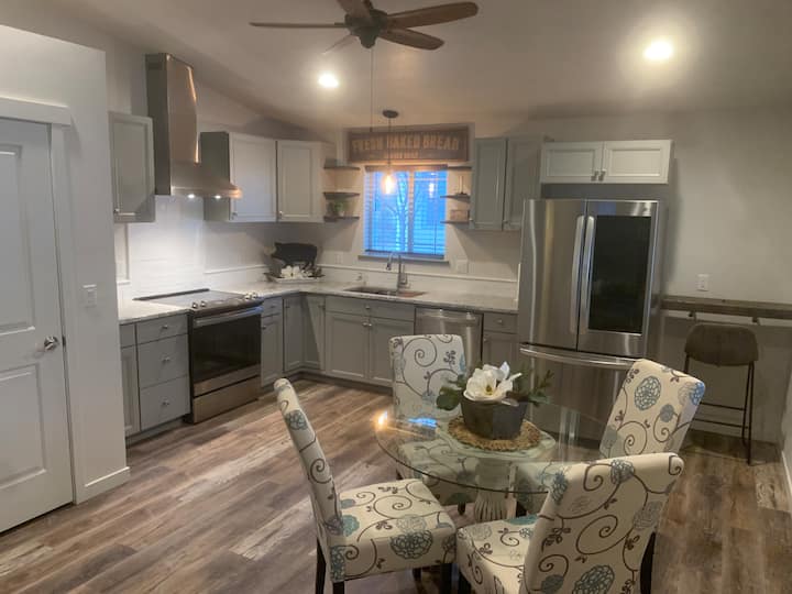 New Cozy 3-bedroom 2 Bath Home Down Town Cda - Coeur d'Alene, ID